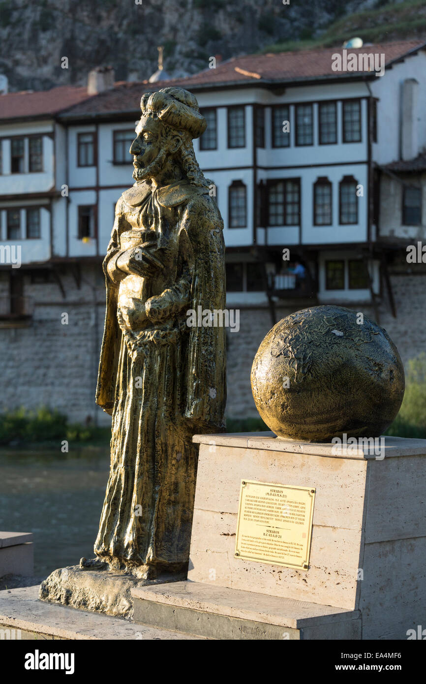 Statue de Strabon, le géographe grec, philosophe et historien, dans sa ...