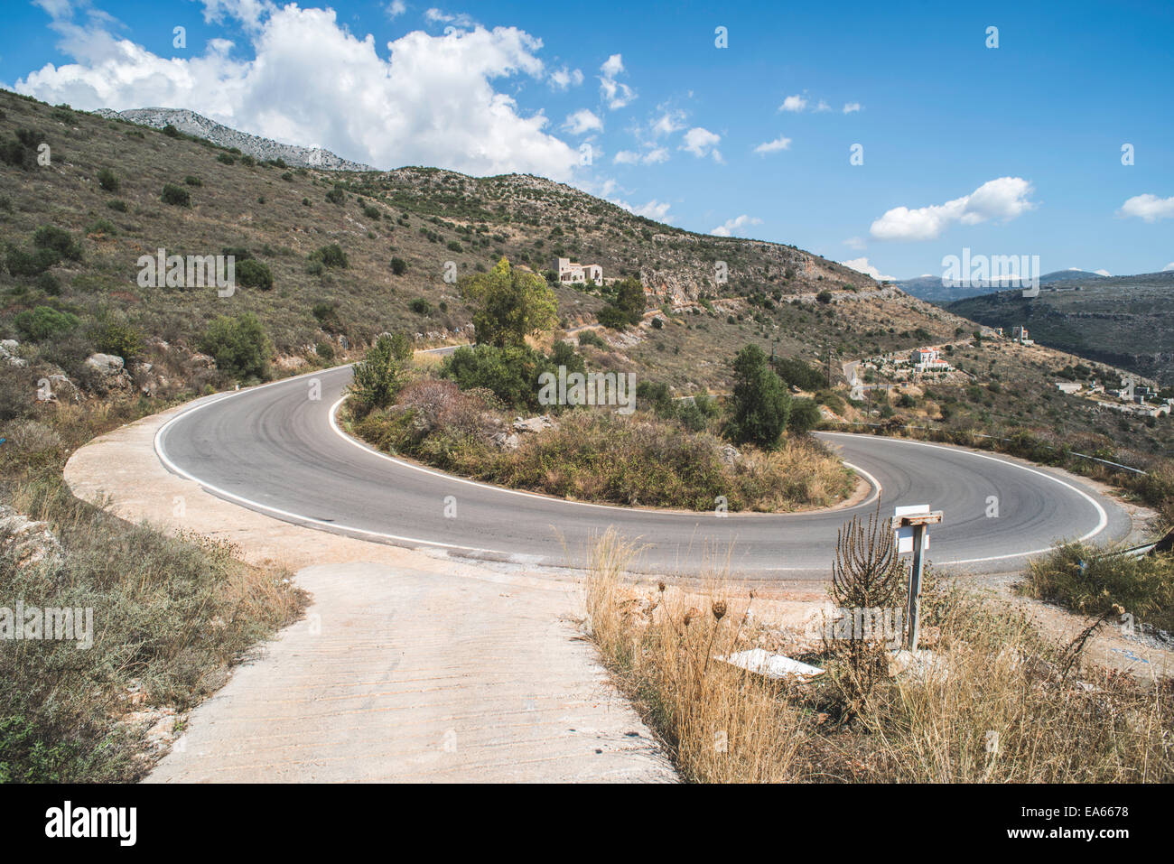 Virage en courbe dans la route Banque de photographies et d’images à ...