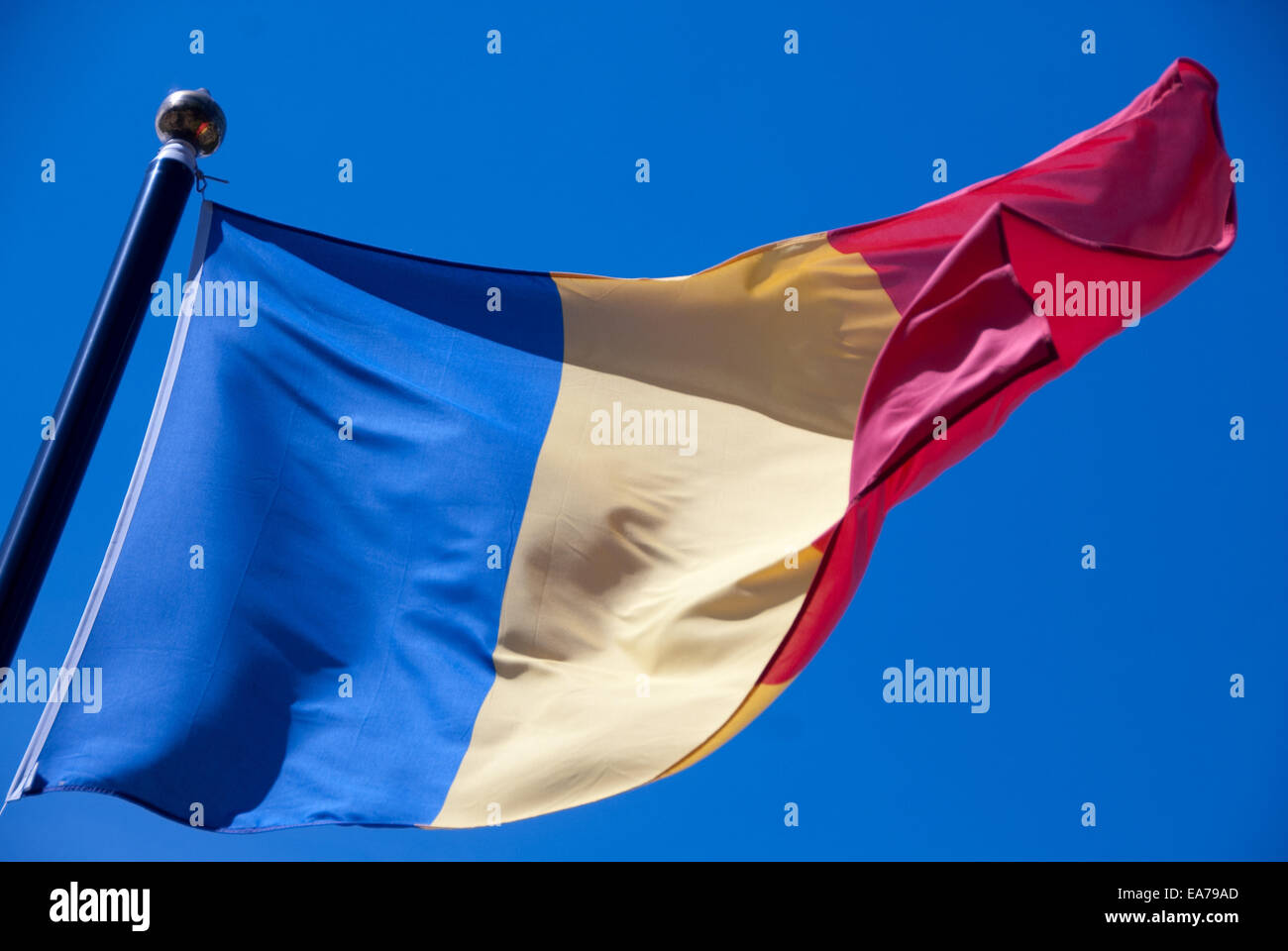 Drapeau du tchad Banque de photographies et d’images à haute résolution ...