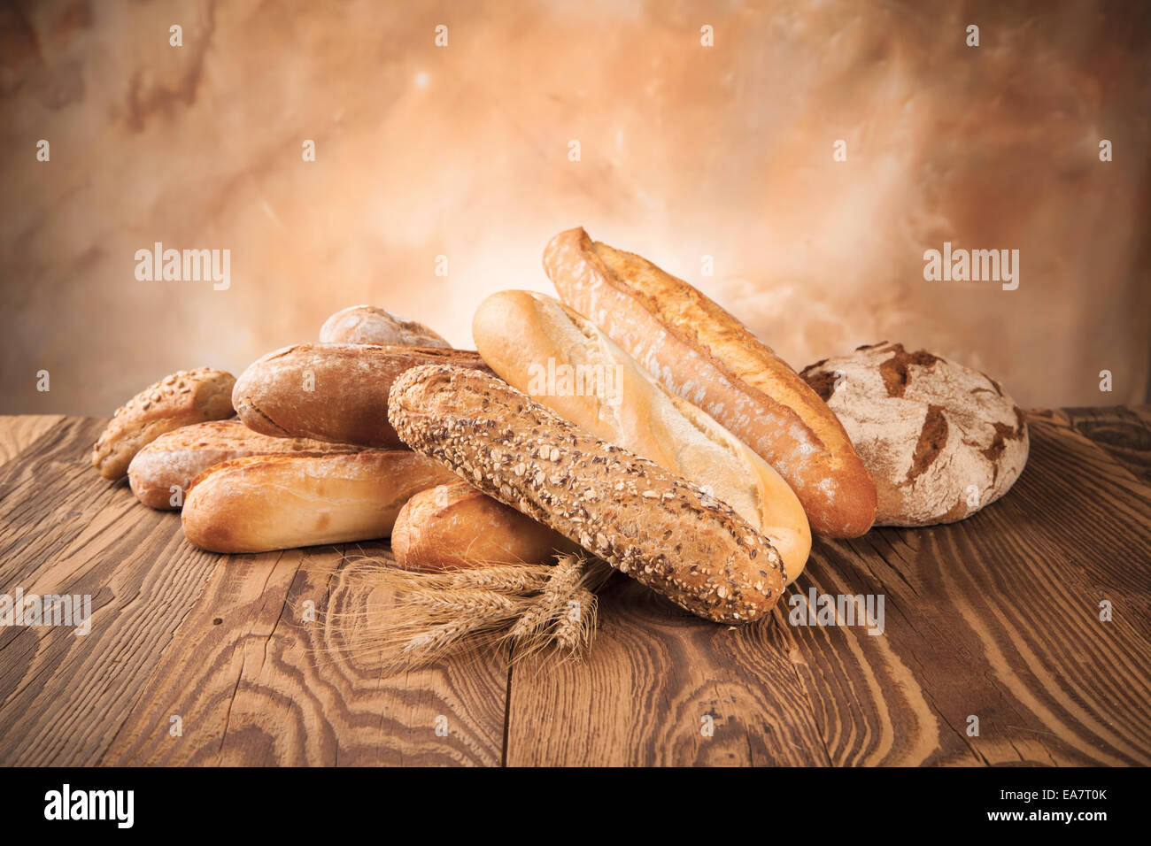 Pain sur bois Banque de photographies et d’images à haute résolution ...