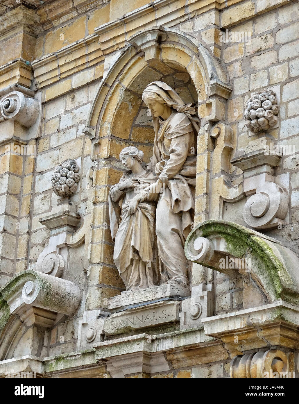 Statue de saint anne Banque de photographies et d’images à haute ...