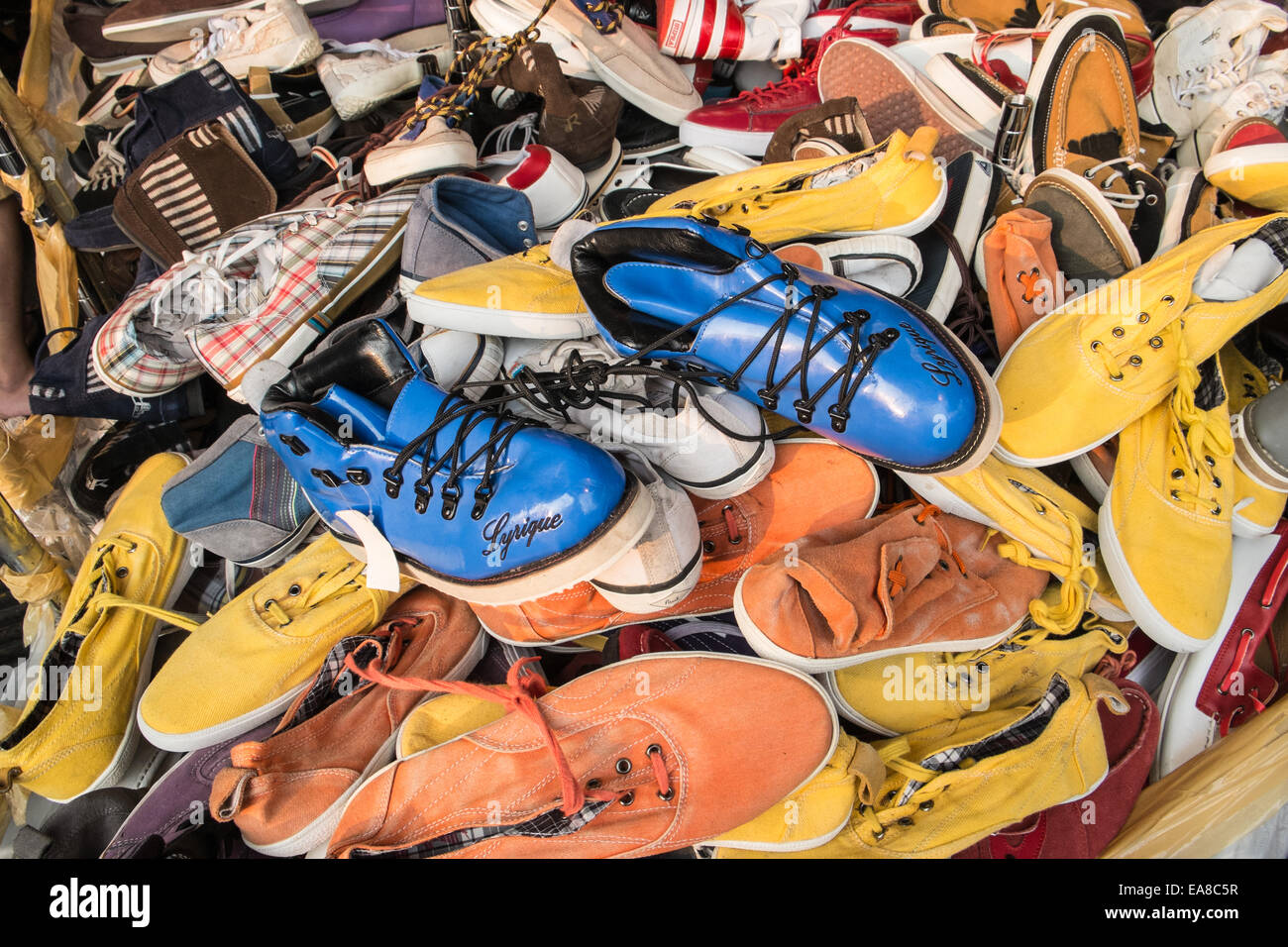 Shoe shop chatuchak market bangkok Banque de photographies et d’images ...