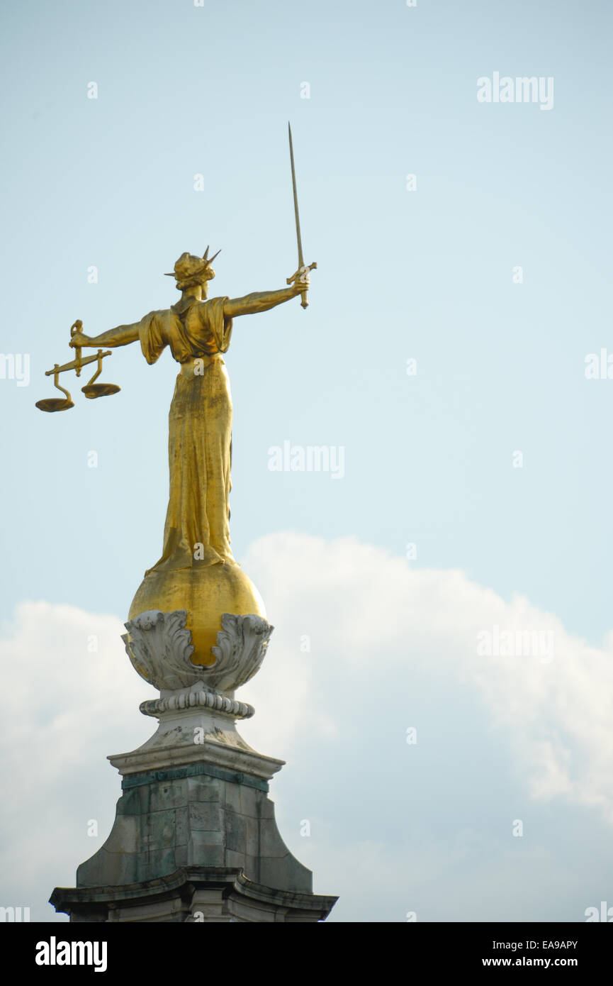 Lady justice statue old bailey Banque de photographies et d’images à ...