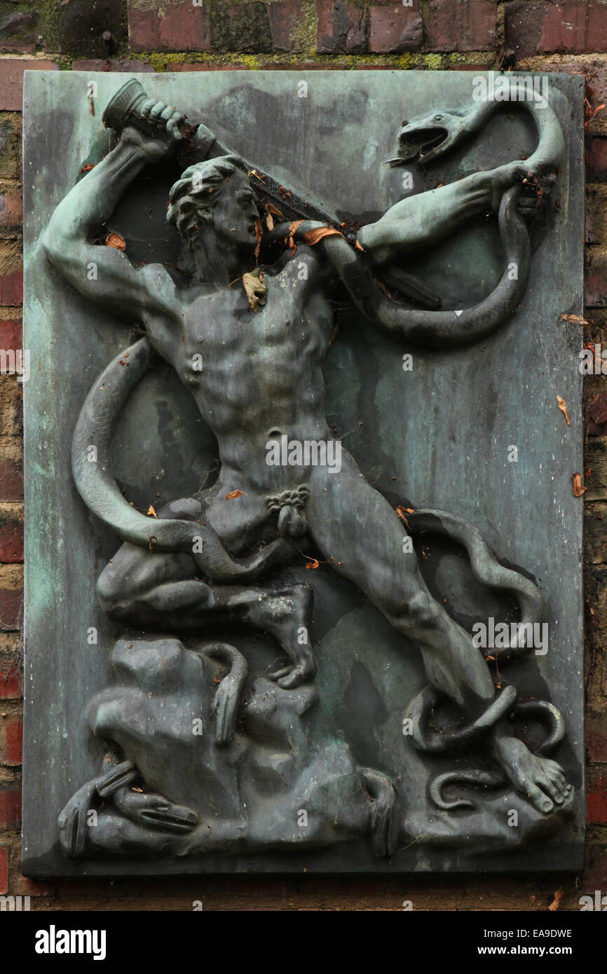 Der Rächer (1939). L'allégement en bronze par le sculpteur allemand ...