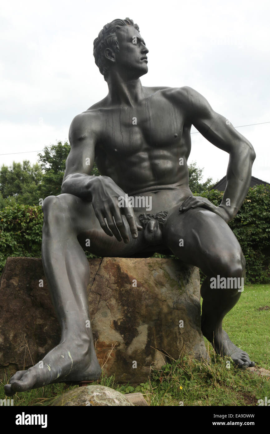 Die Berufung (1940/1941). Statue en bronze par le sculpteur allemand ...