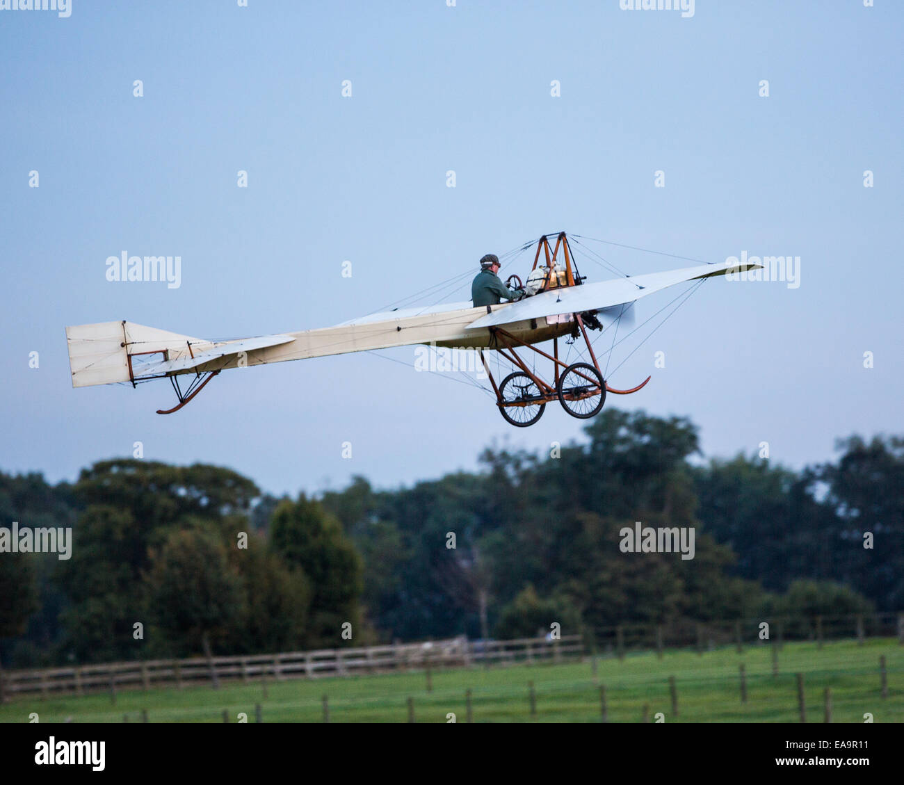 L'original 1910 monoplan Deperdussin avion volant à l'ancien directeur ...