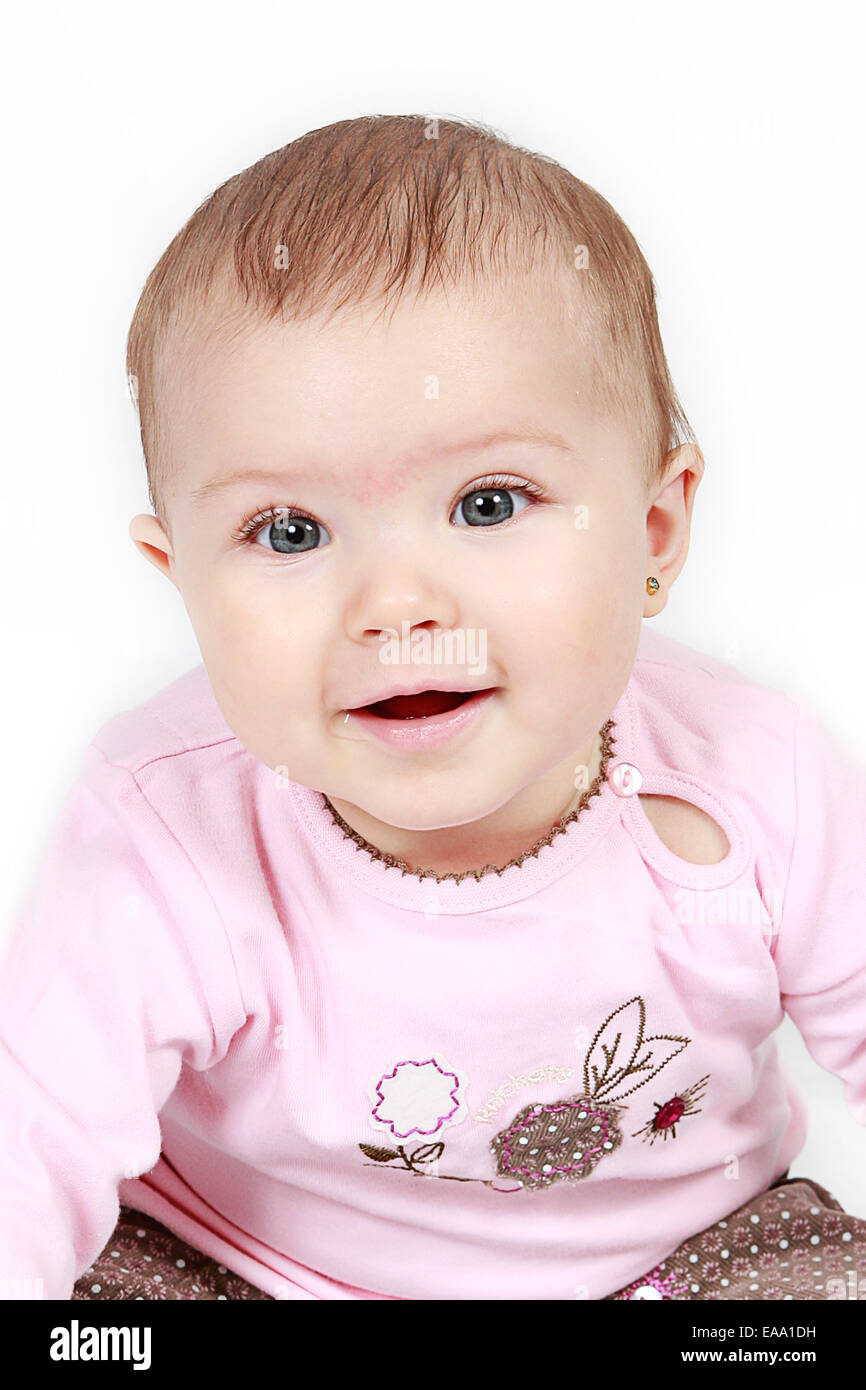 Petite fille sur fond blanc Banque de photographies et d’images à haute ...