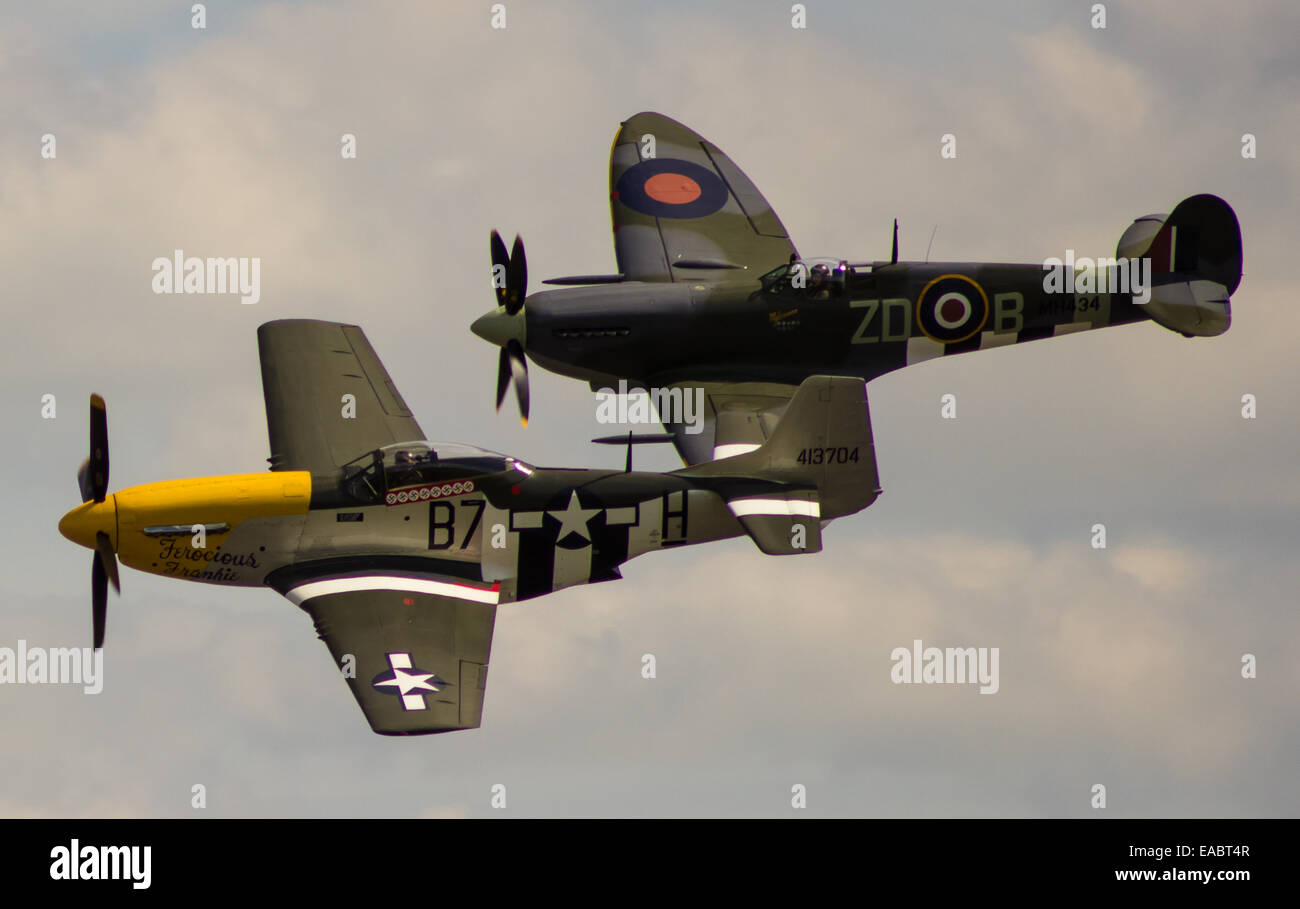 Mustang et spitfire Banque de photographies et d’images à haute ...