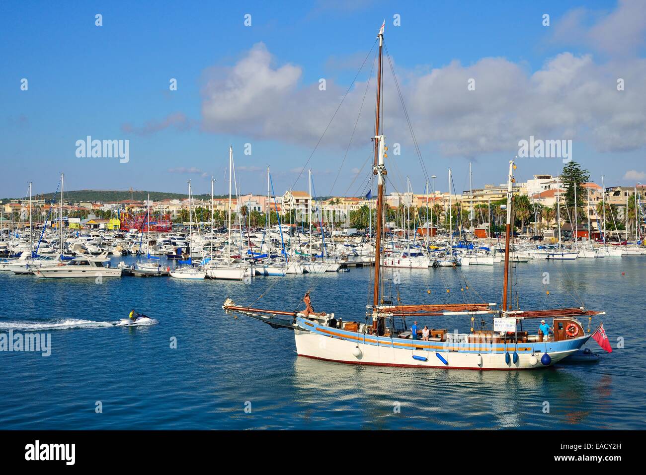 Bateau voile ancien Banque de photographies et d’images à haute résolution - Alamy