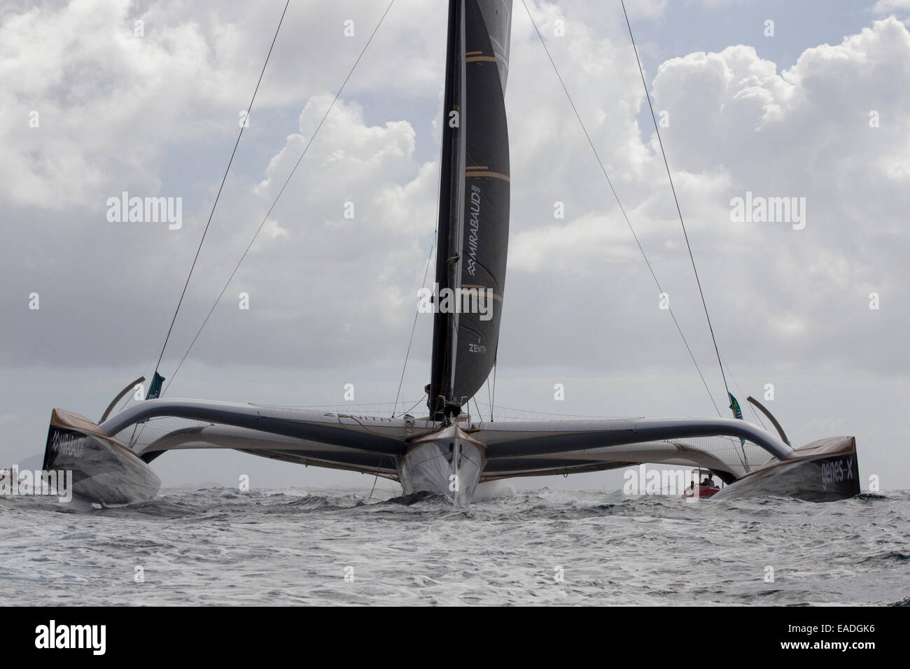 Trimaran de course spindrift Banque de photographies et d’images à ...