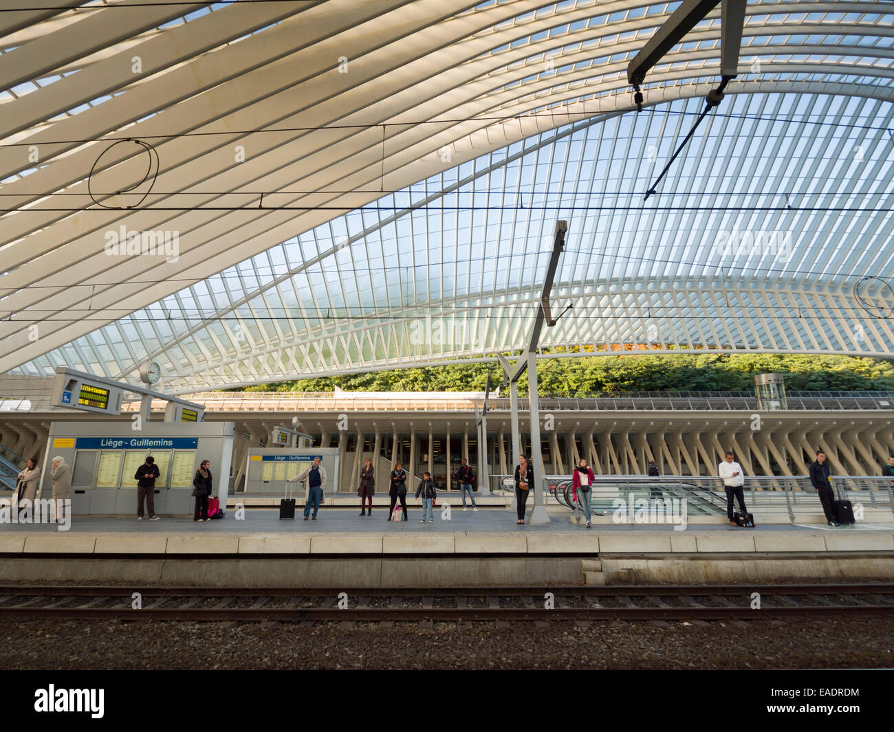 La plate-forme de la gare de Liège-Guillemins par l'architecte Santiago ...
