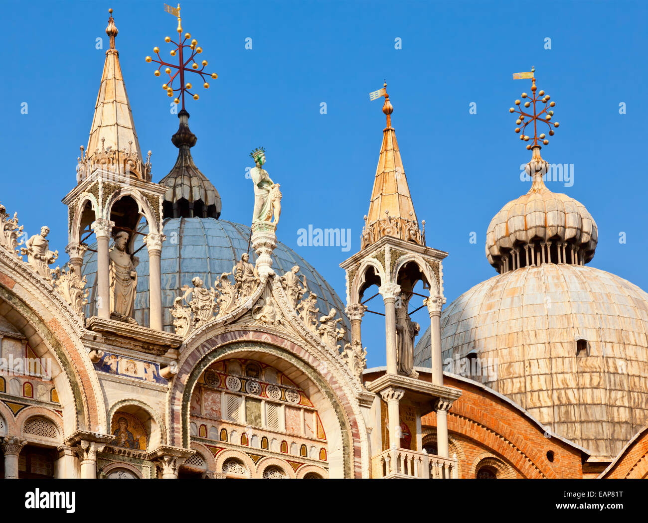 Détails sur le toit de la Cathédrale Patriarcale Basilique Saint Marc à ...