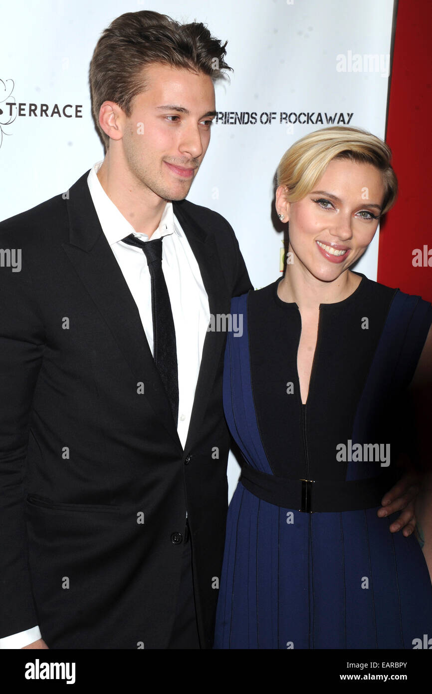 Scarlett johansson and hunter johansson Banque de photographies et d ...