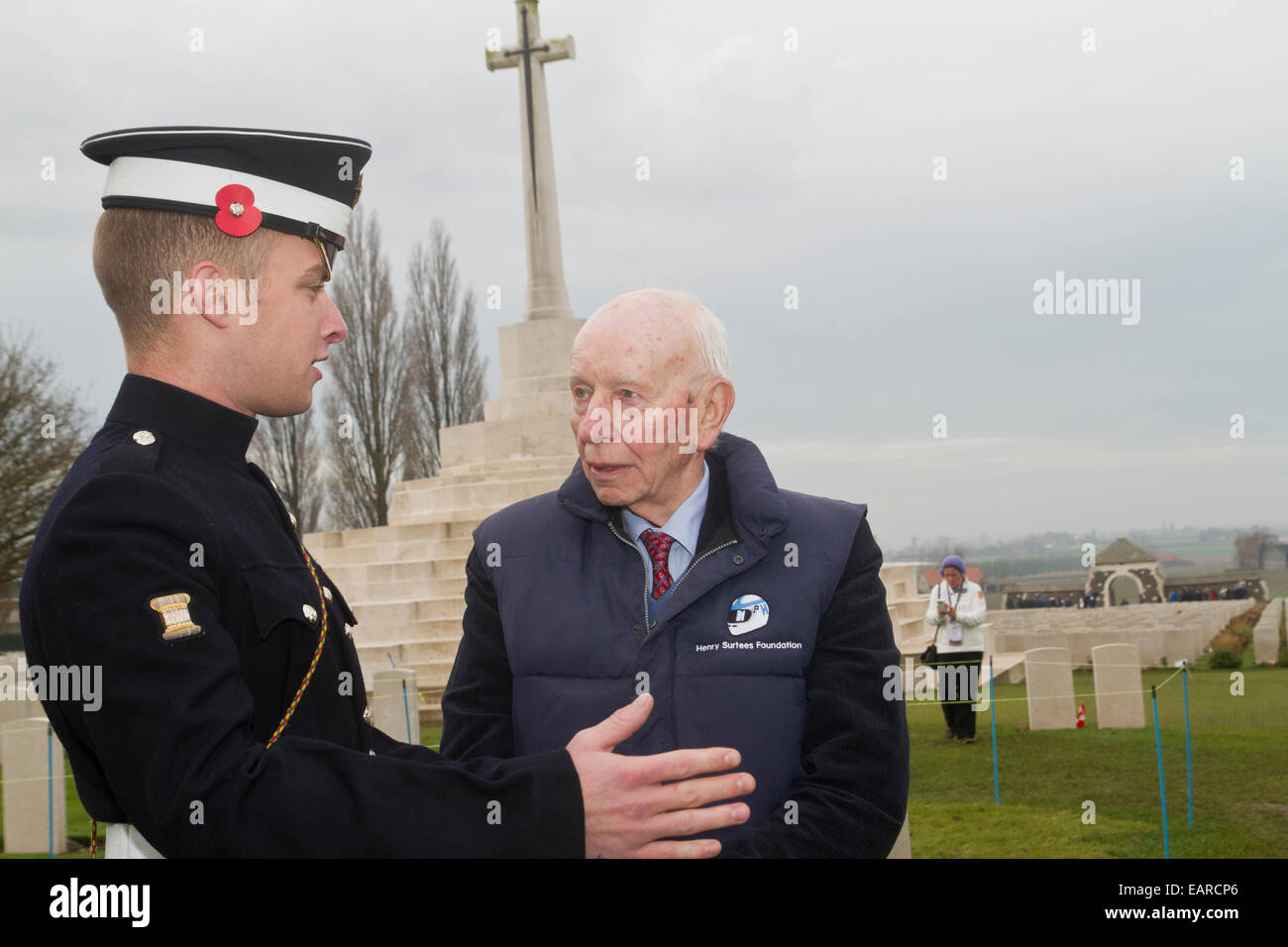 Guardsman Coldstream Ashley Cole signale le dernier message à Tyne Cot ...