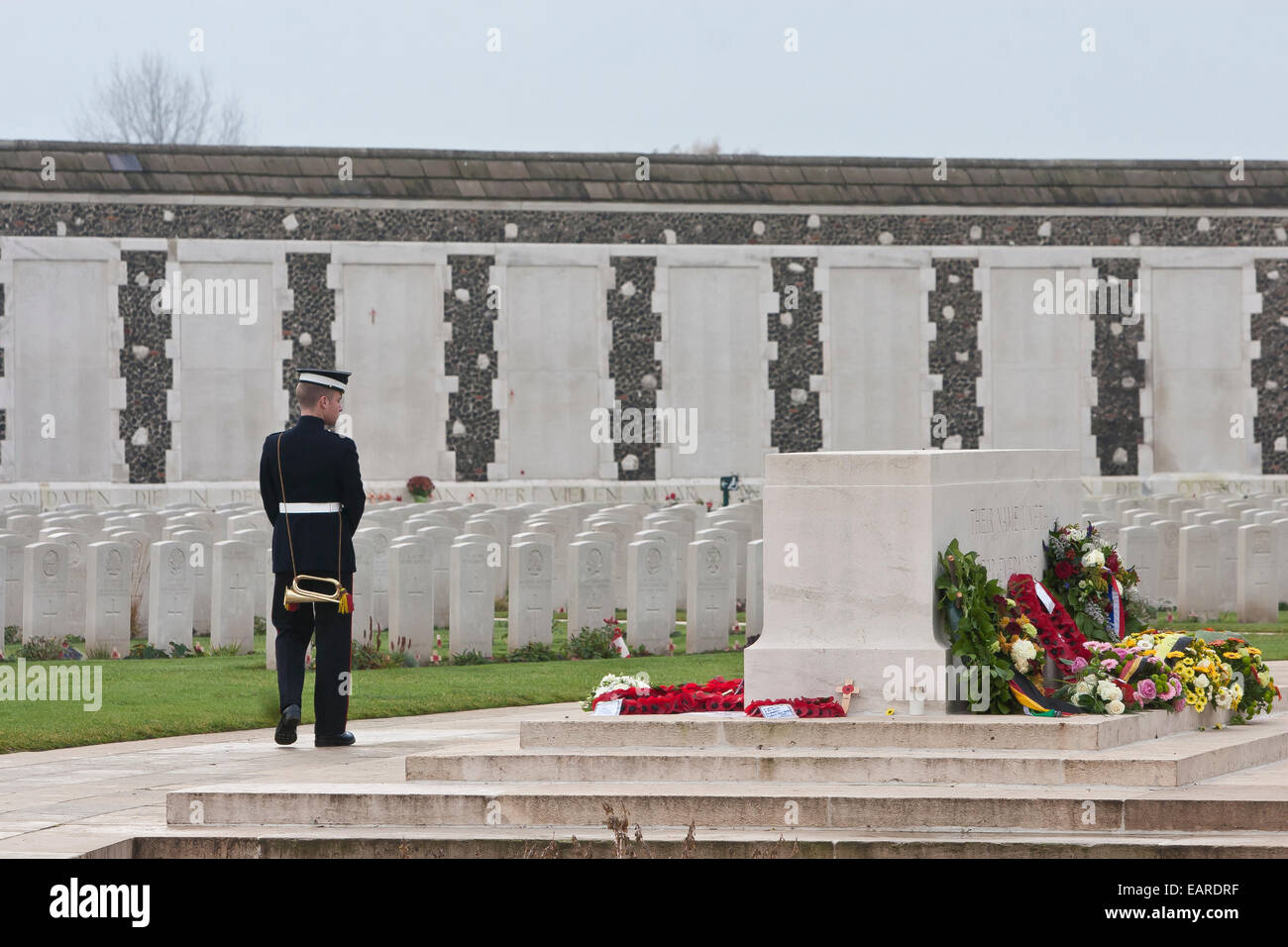 Guardsman Coldstream Ashley Cole signale le dernier message à Tyne Cot ...