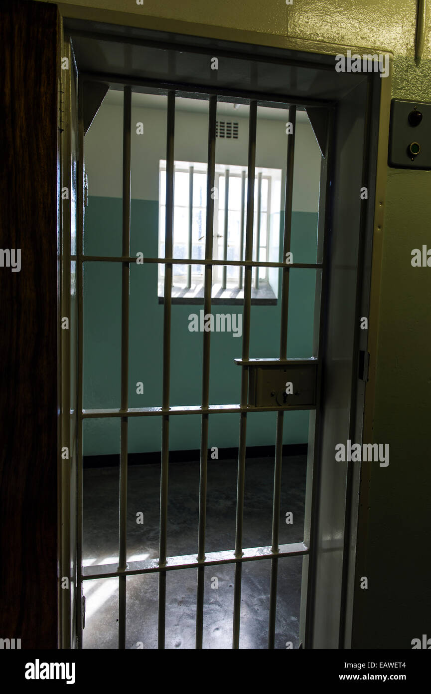 Porte de la cellule de prison Banque de photographies et d’images à ...