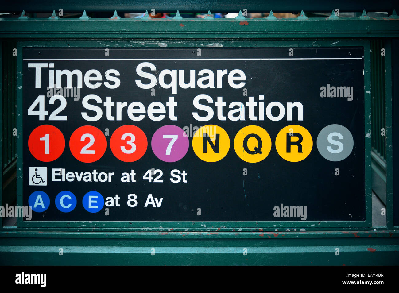 Entrée de la station de métro de Times Square à New York City Photo ...