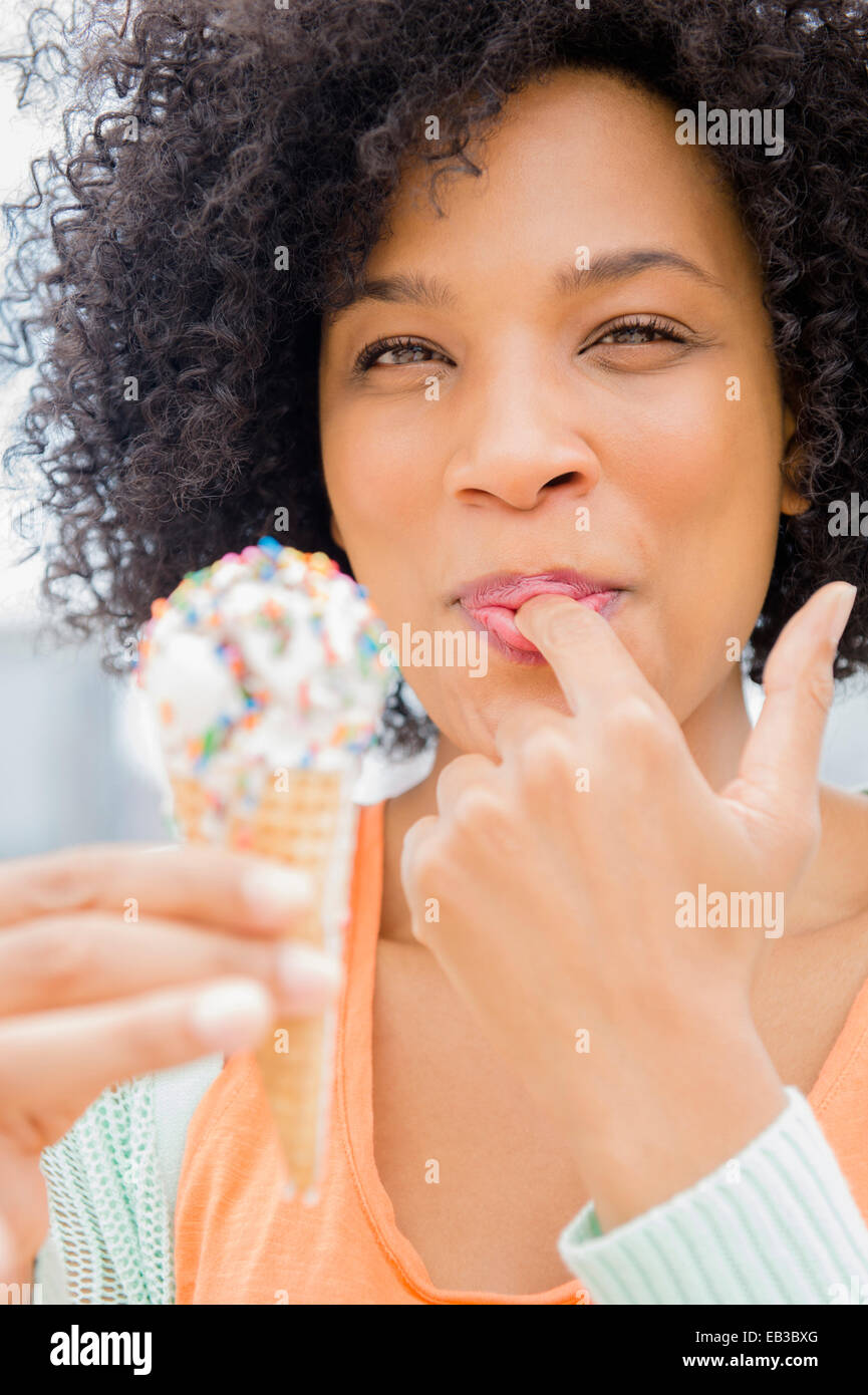 Smiling woman eating ice cream cone Photo Stock - Alamy