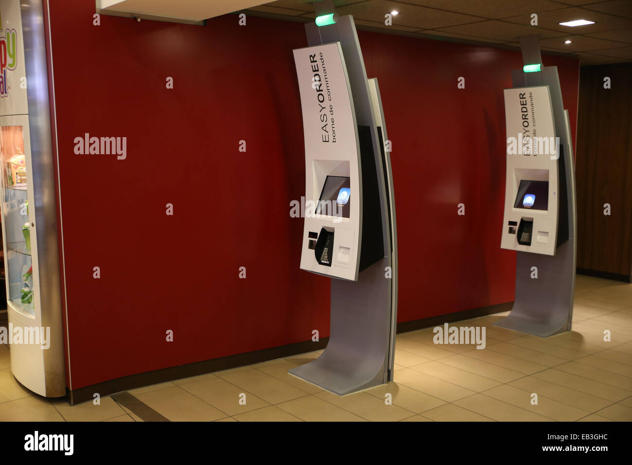 Commande d'un restaurant Mcdonald's, Mcdonald's europe machine Photo ...