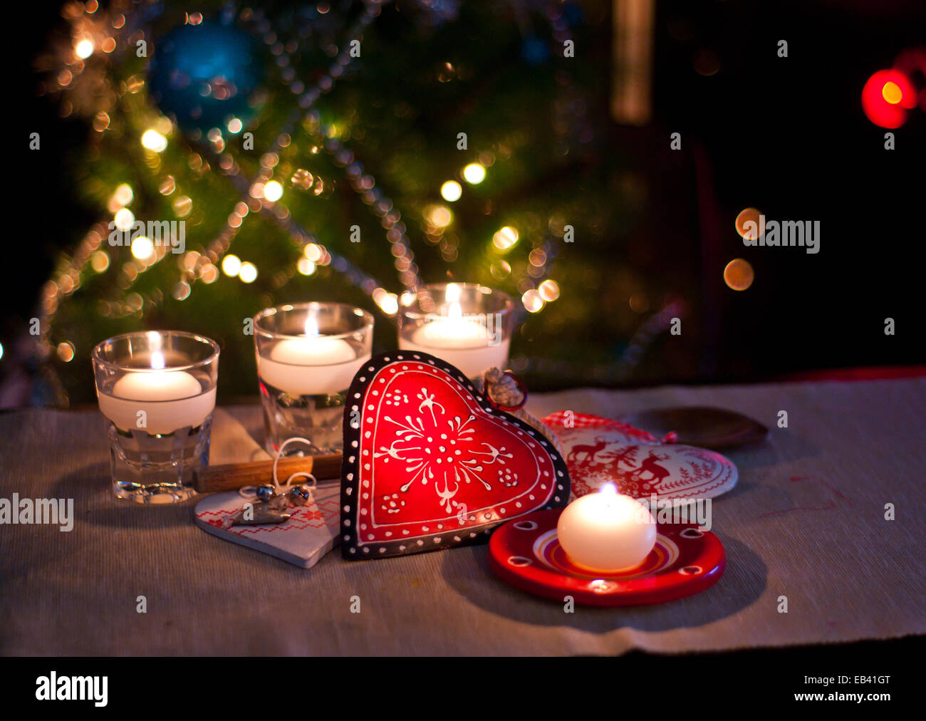 Coeur Noël , décorations de Noël , balles, des étoiles, des lumières et ...