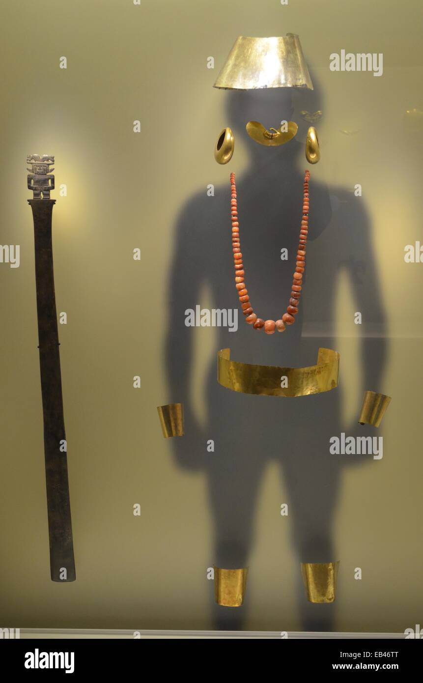 Artefacts d'or dans le Museo del Oro (musée de l'or) à Bogota, Colombie ...