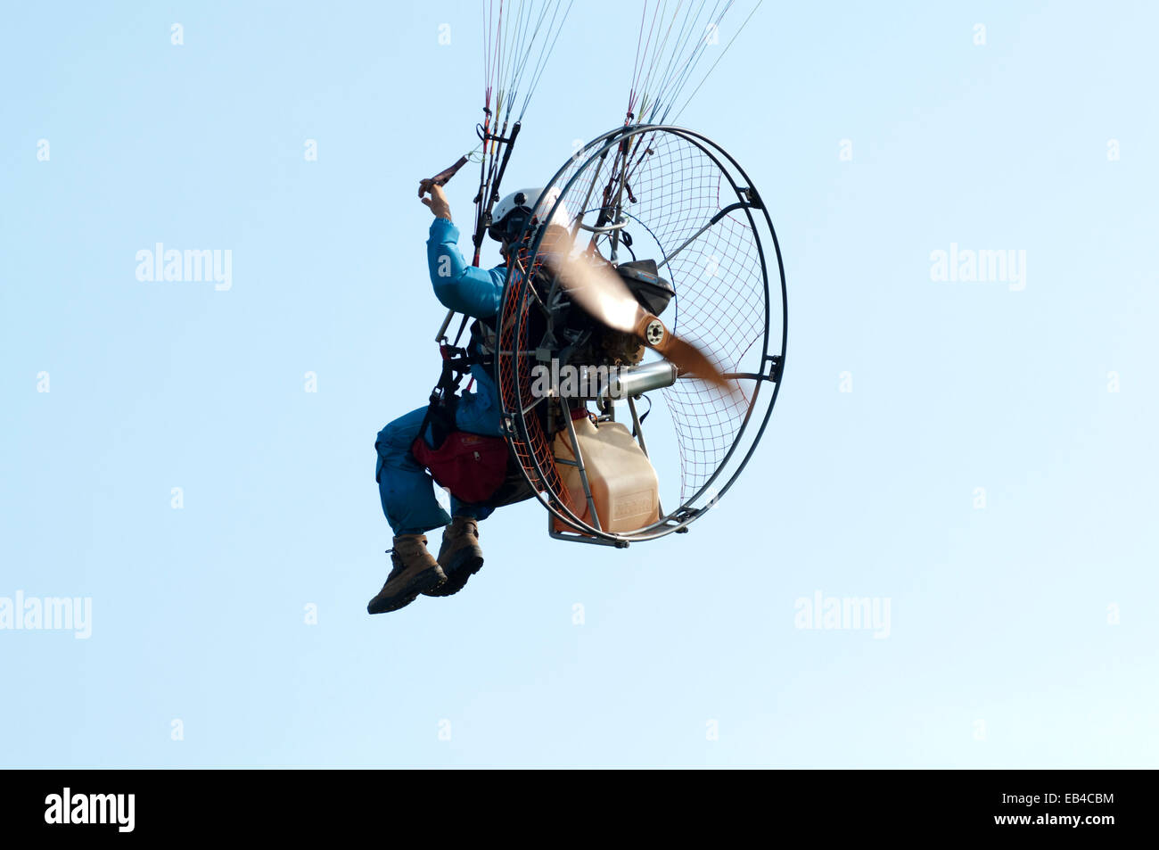 Homme parapente Banque d'images détourées - Alamy