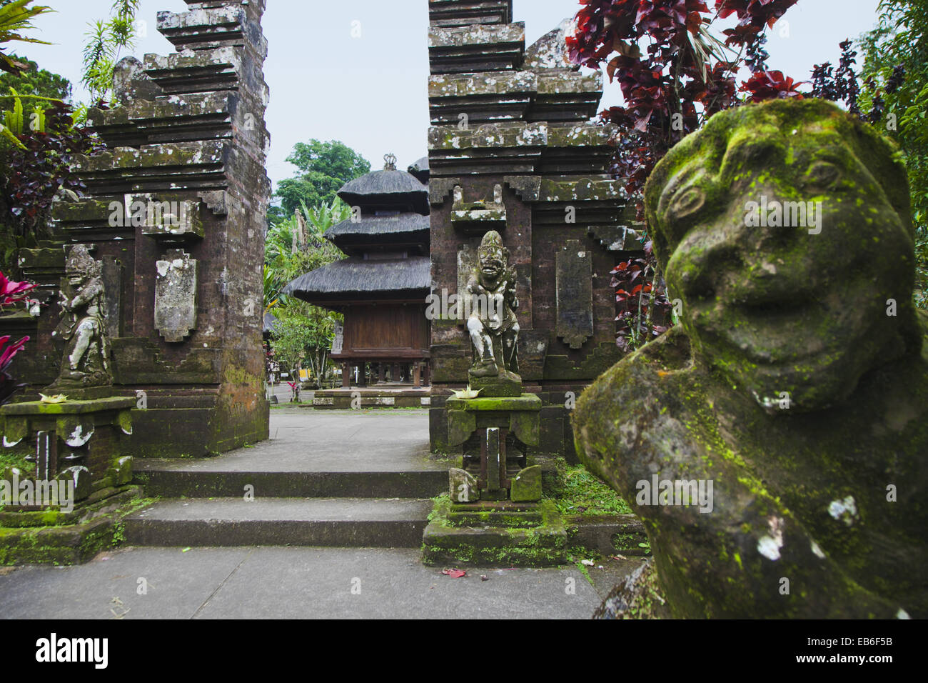 Batukaru temple Banque de photographies et d’images à haute résolution ...