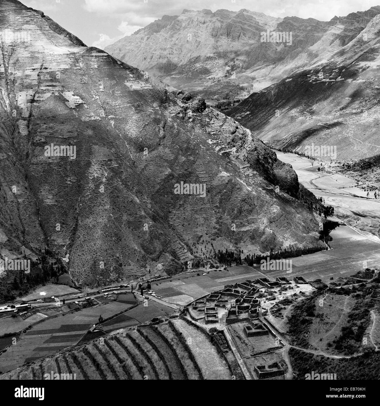 Terrasses incas Banque d'images noir et blanc - Alamy