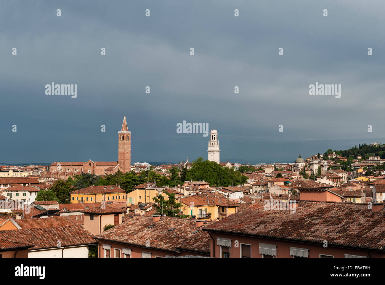 Toits de tuiles en terre cuite italie Banque de photographies et d ...