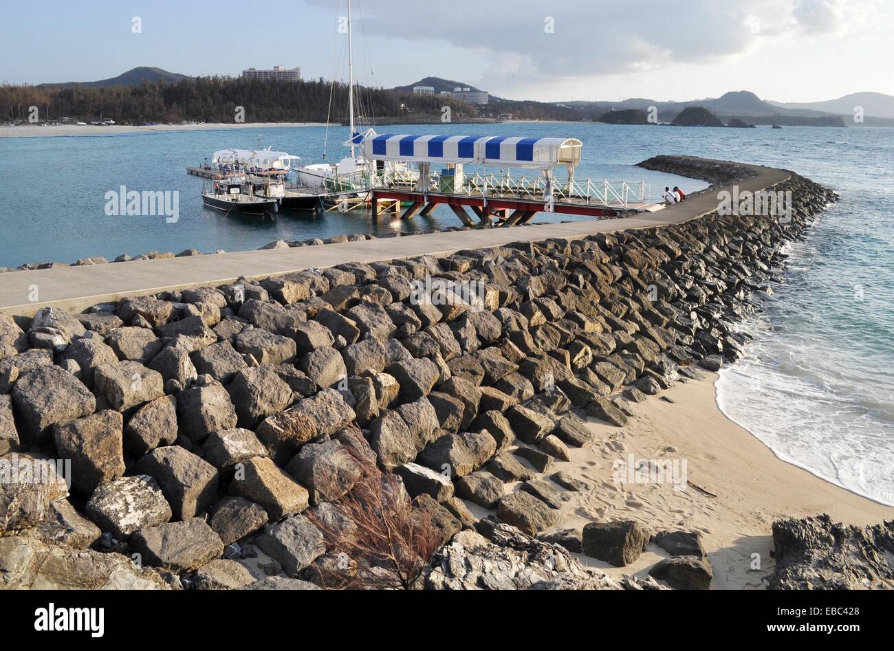 Onna okinawa japan beach Banque de photographies et d’images à haute ...