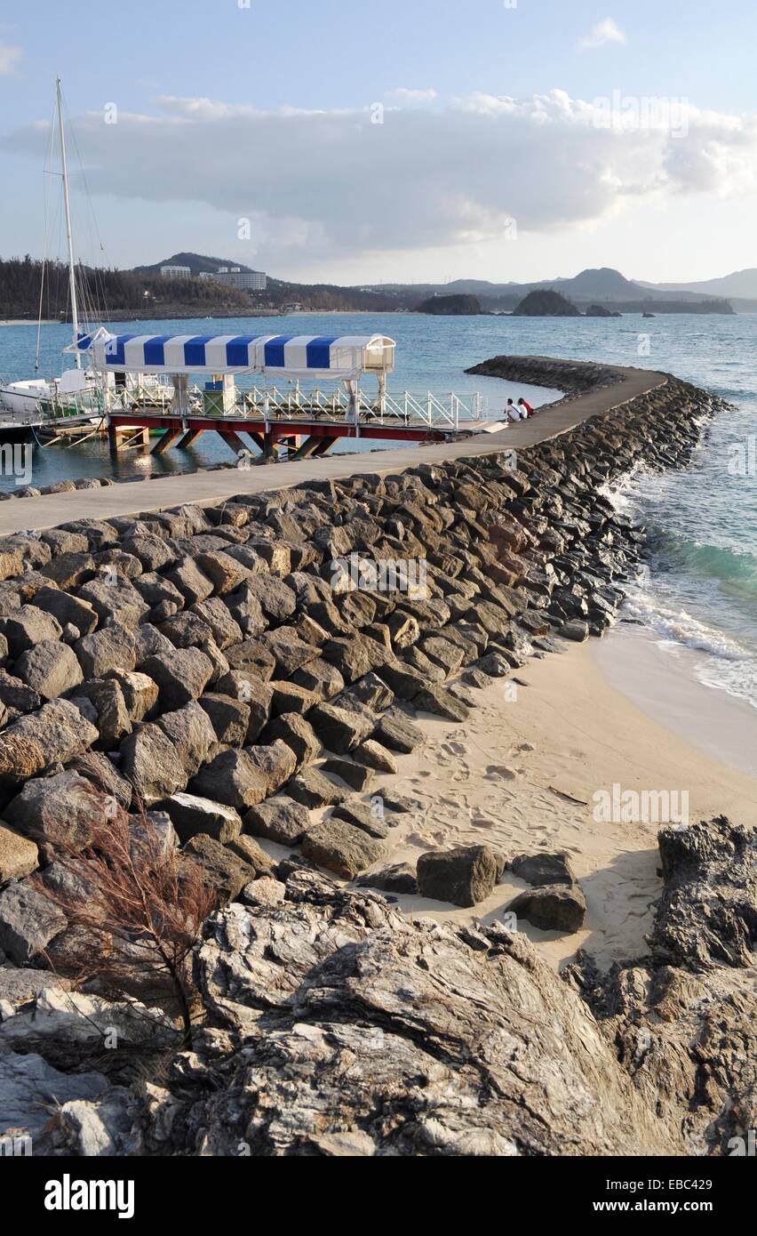 Onna okinawa japan beach Banque de photographies et d’images à haute ...