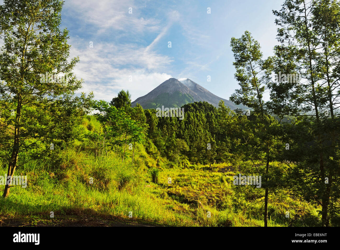Mount merapi Banque de photographies et d’images à haute résolution - Alamy