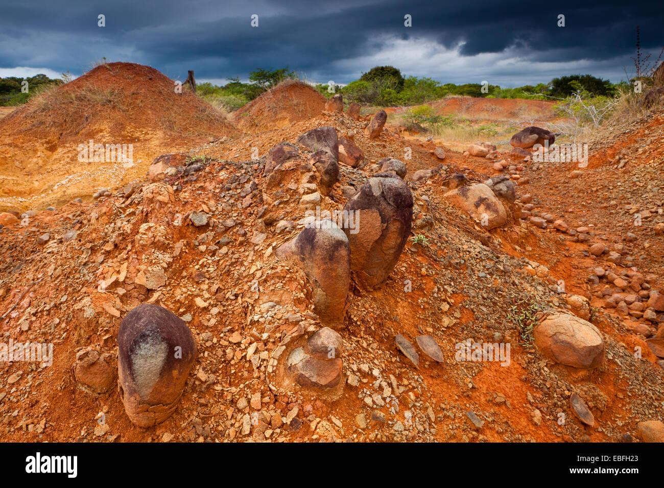 Paysage de Panama avec pierres volcaniques et sol érodé dans le parc ...