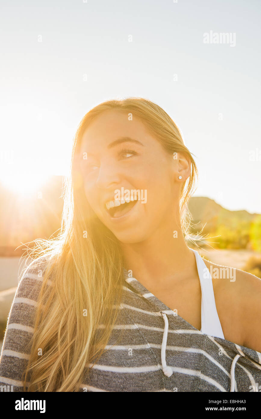 Woman smiling Banque de photographies et d’images à haute résolution ...
