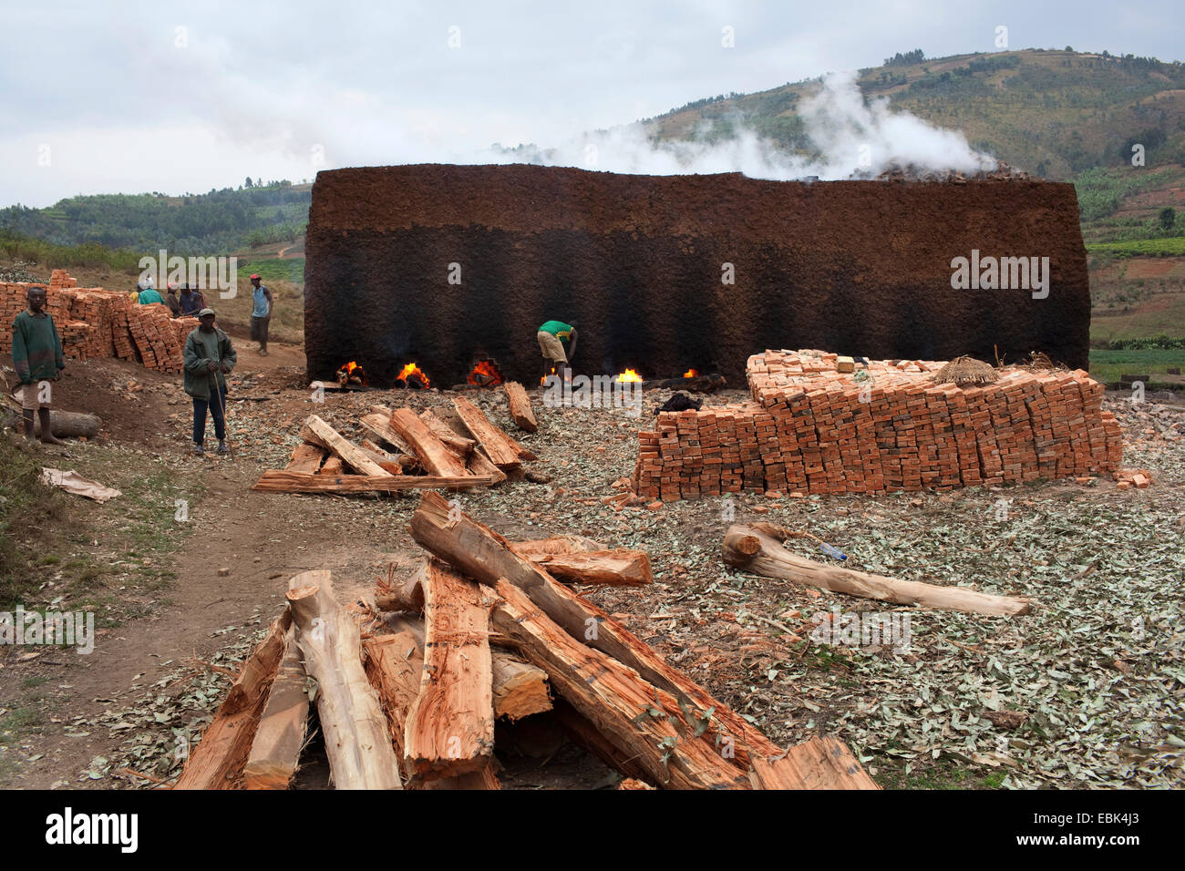 Four traditionnel en briques d'argile pour briques, Burundi, Karuzi ...