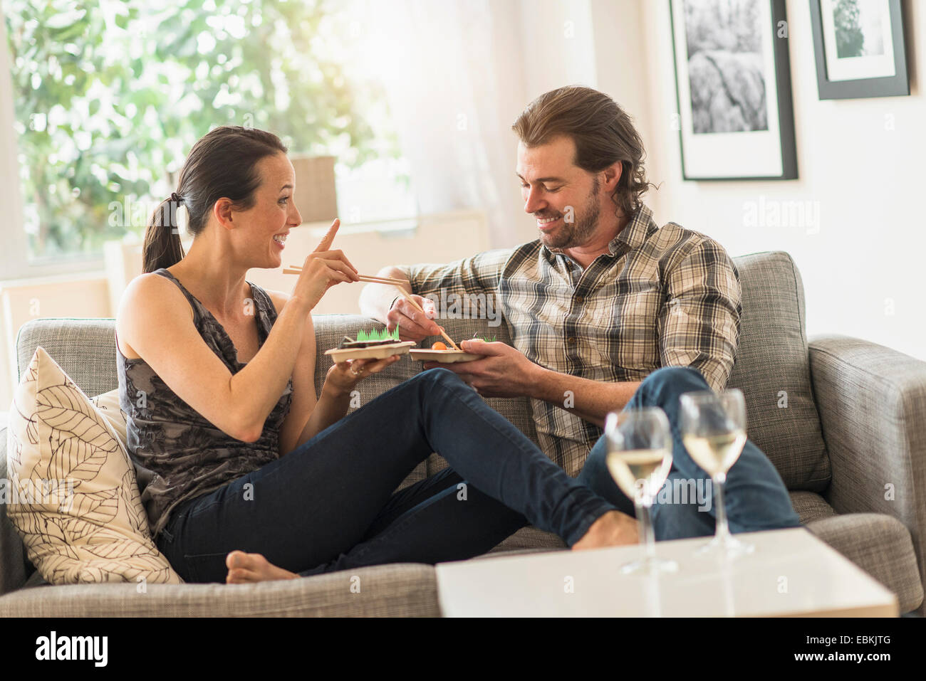 Couples sharing meals Banque de photographies et d’images à haute ...