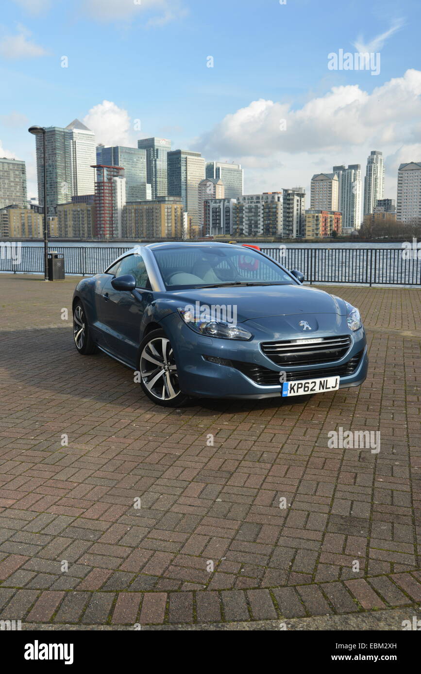 Peugeot rcz coupe Banque de photographies et d’images à haute ...