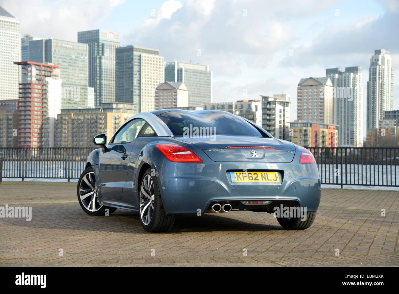 Peugeot rcz coupe Banque de photographies et d’images à haute ...
