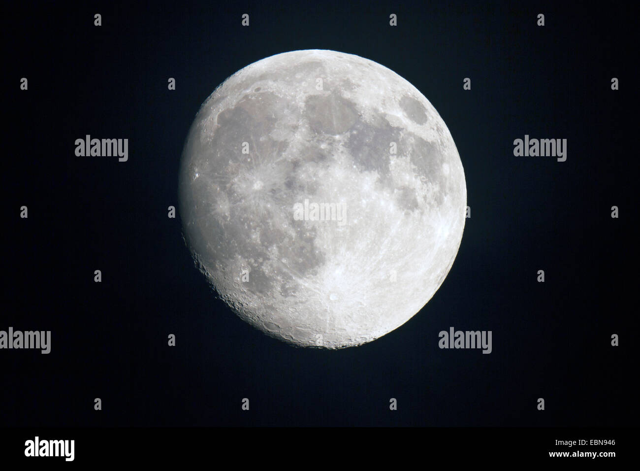 Lune Gibbeuse Banque d'image et photos - Page 3 - Alamy