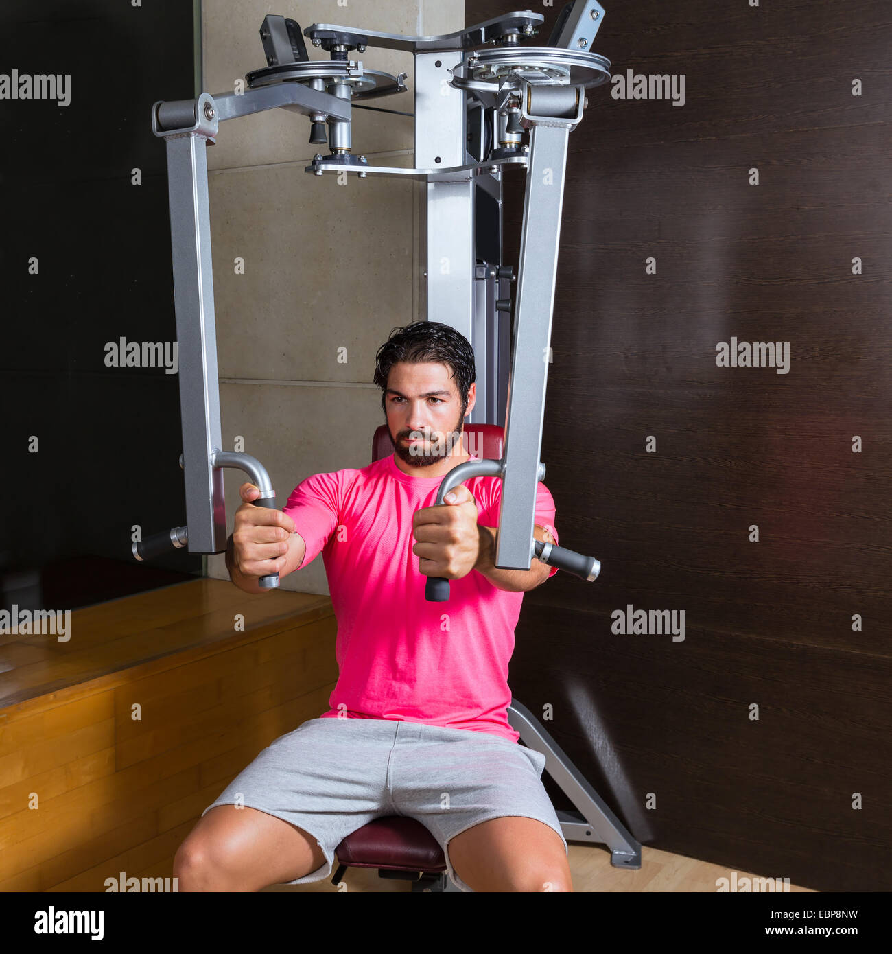 Pec deck Banque de photographies et d’images à haute résolution - Alamy