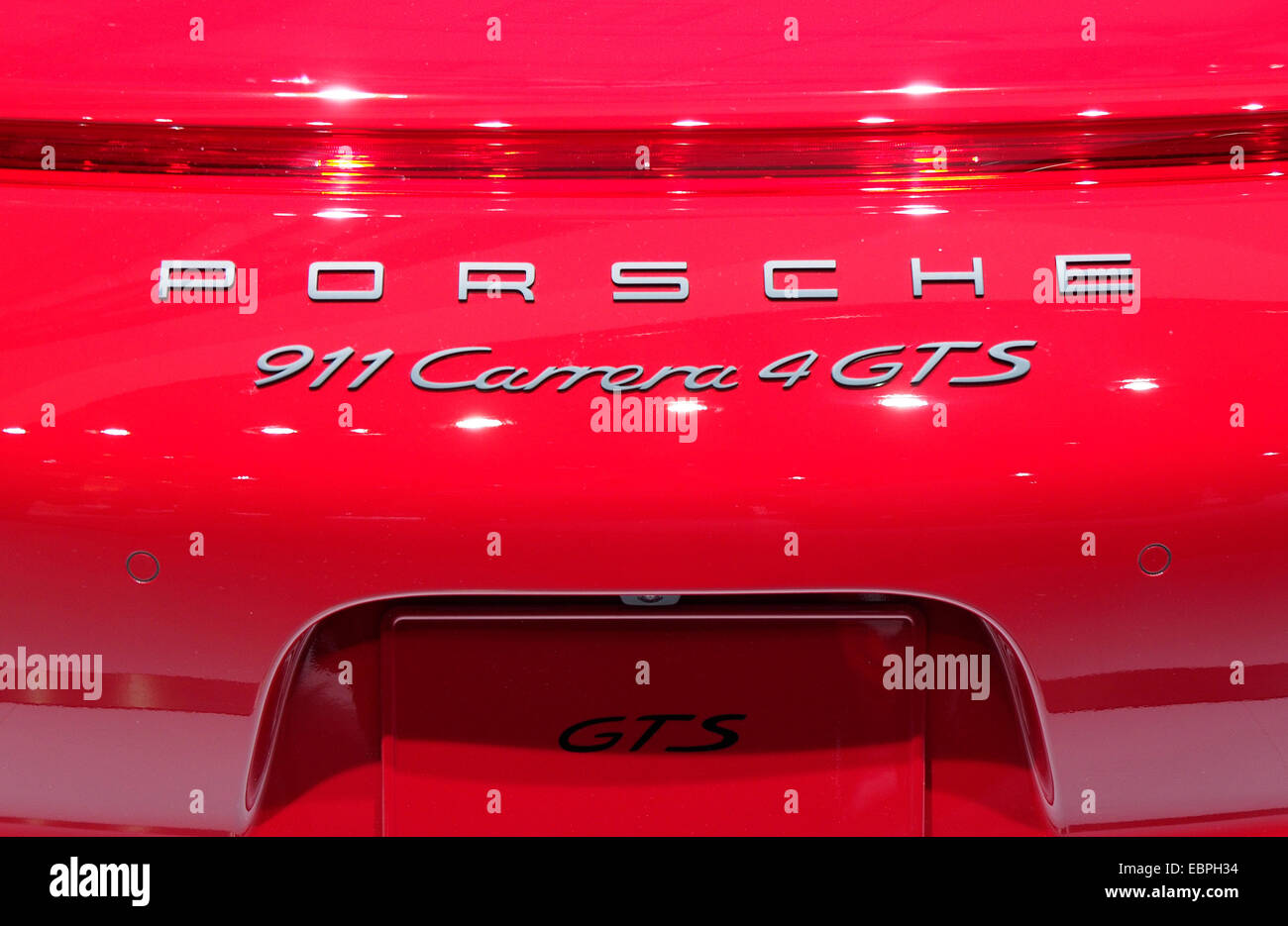 Porsche rouge Banque de photographies et d’images à haute résolution ...