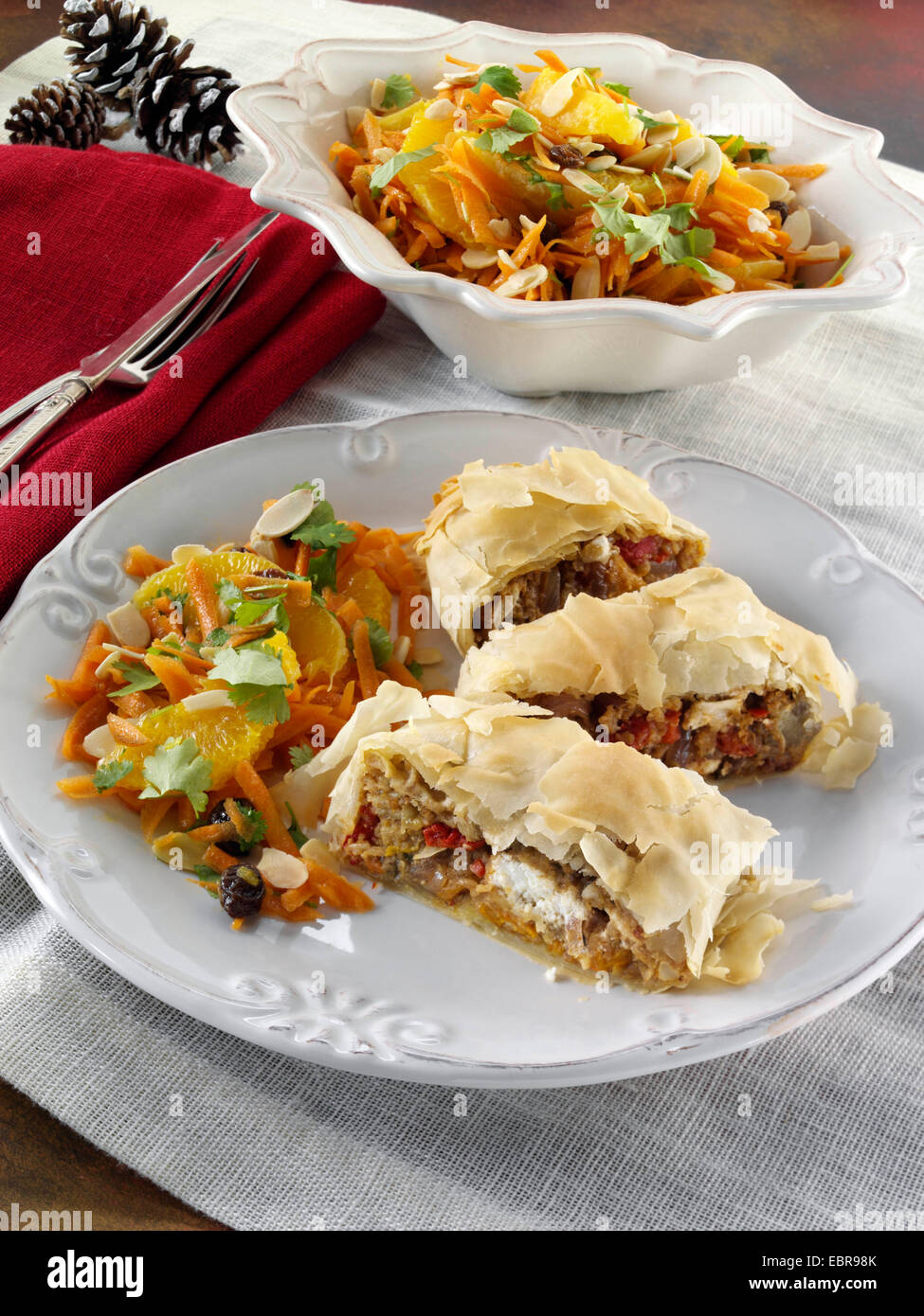 Strudel aux légumes salade marocaine et végétarien repas principal ...