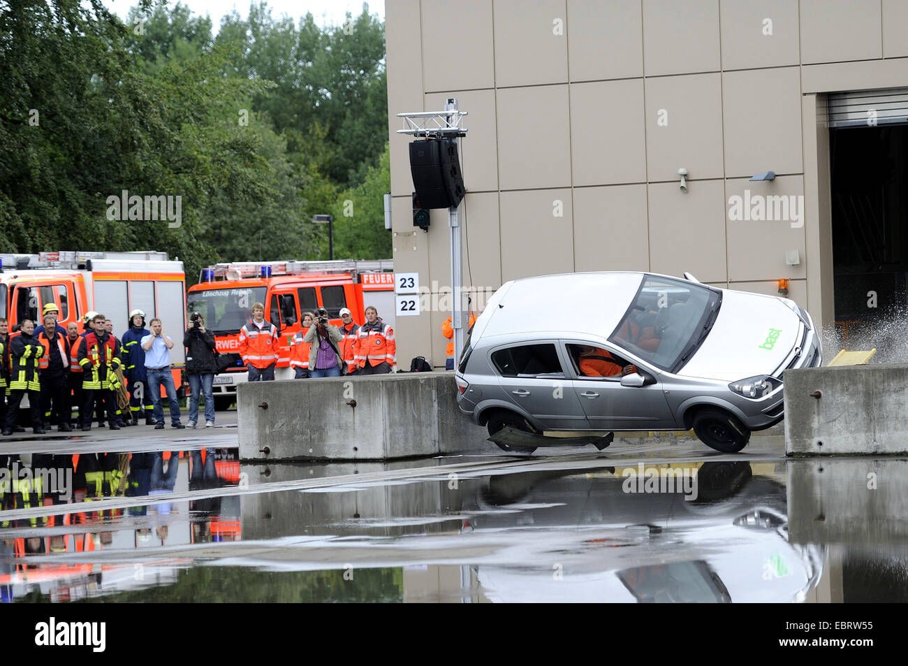 Sur une voiture Banque de photographies et d’images à haute résolution ...