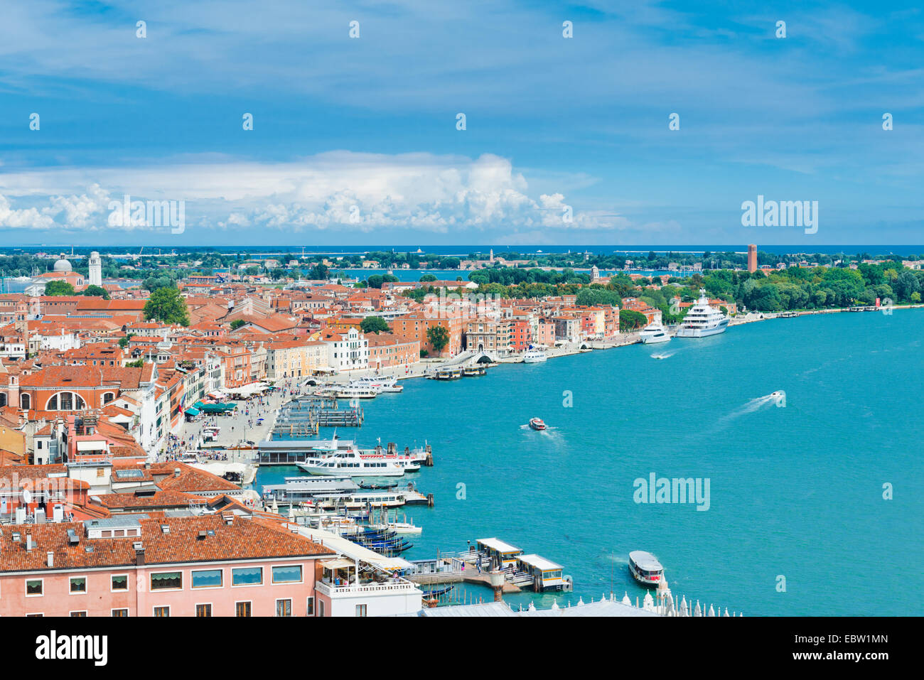De belles vues sur la Méditerranée Venise maisons traditionnelles avec ...