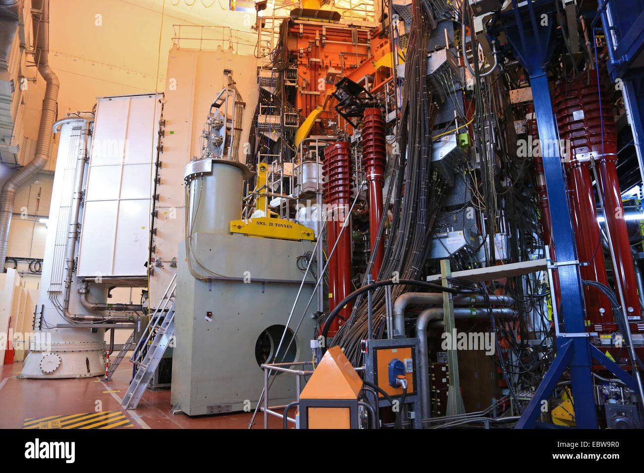 Le JET (Tokamak), est le plus grand et le plus puissant de l'expérience ...