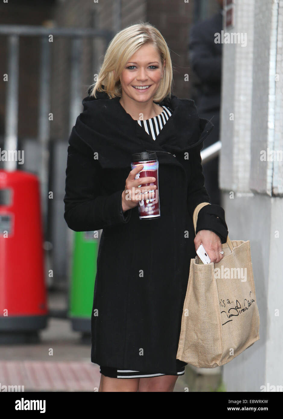 Suzanne shaw outside the itv studios london Banque de photographies et ...