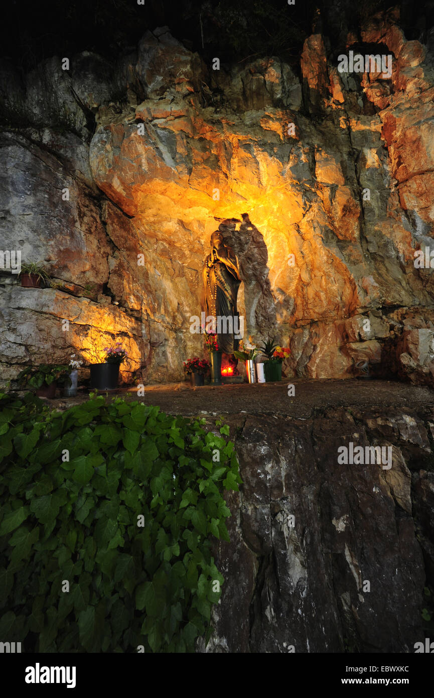 Madonna du rocher Banque de photographies et d’images à haute ...