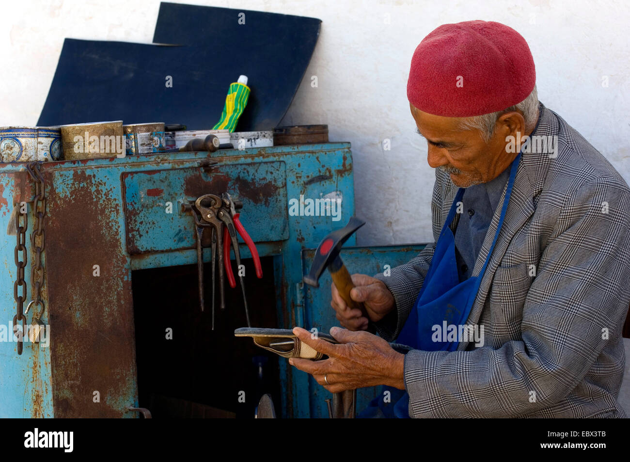 Un cordonnier africain Banque de photographies et d’images à haute ...