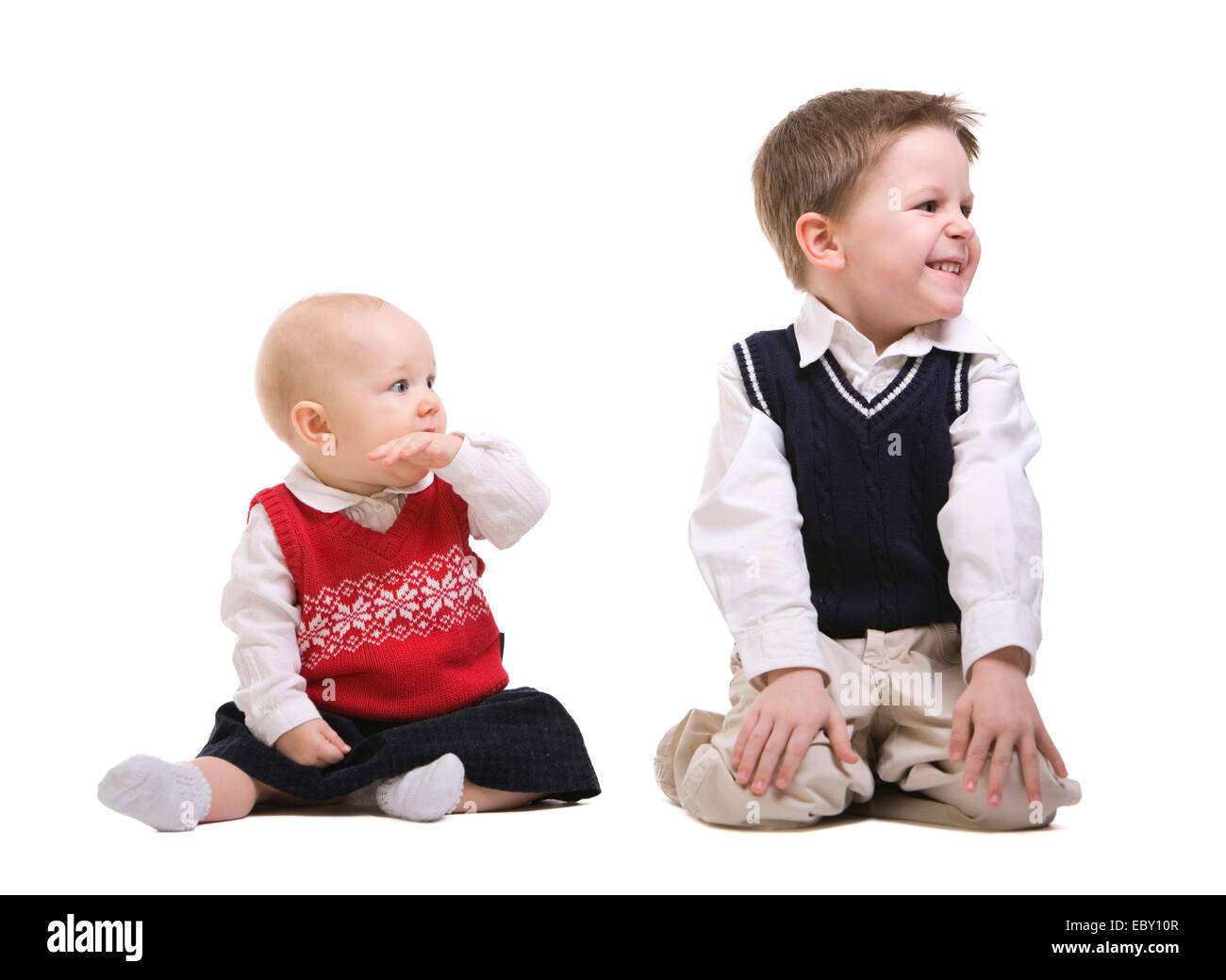 2 personnes assises fond blanc Banque d'images détourées - Alamy