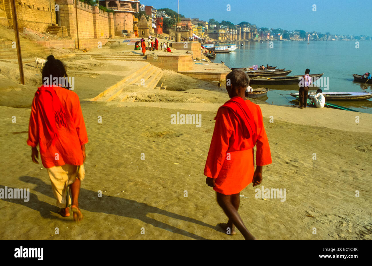Ghats ganges river varanasi Banque de photographies et d’images à haute ...